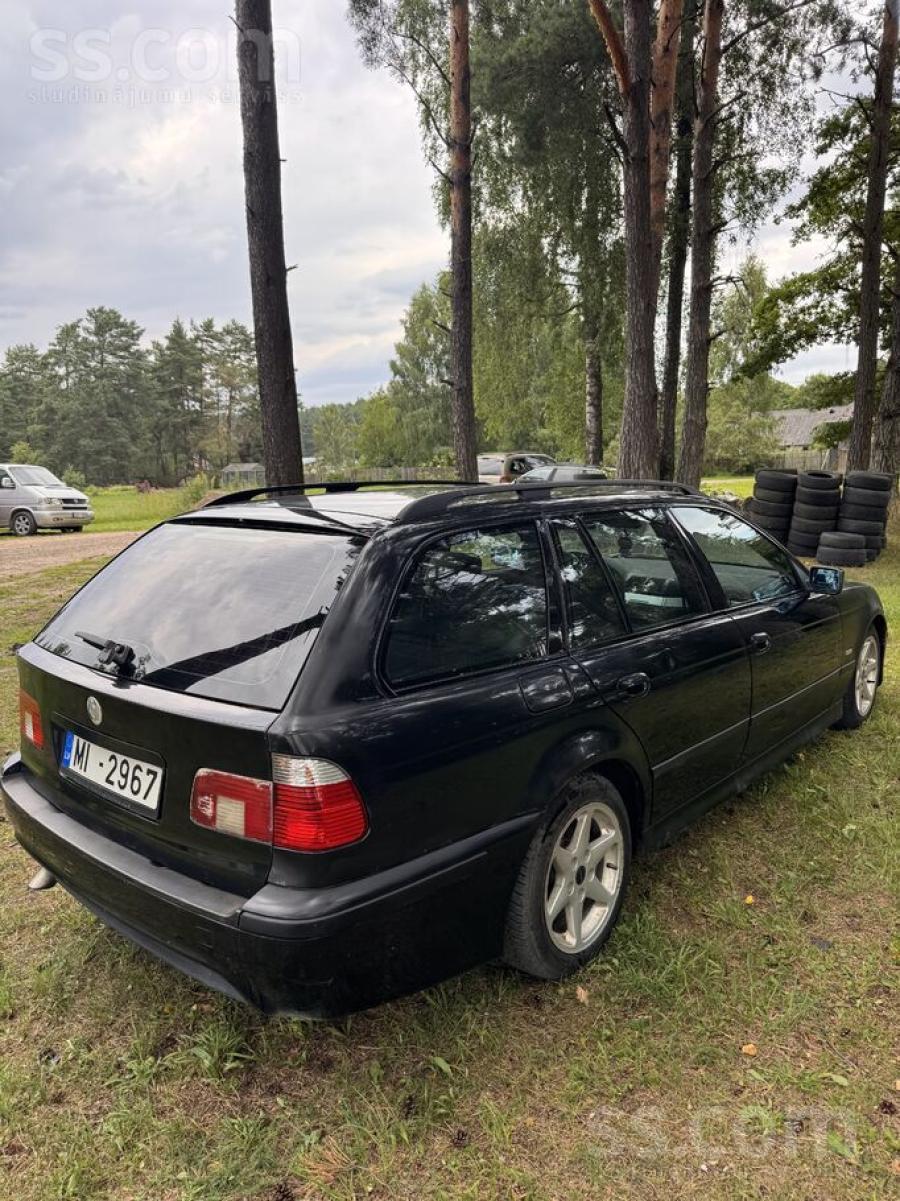 Black BMW 530 2002 in Riga, with an engine capacity of 3.00 L and mileage of 0 thousand km for 2600 €, photo 4 on AUTOMOTO.COM.LV