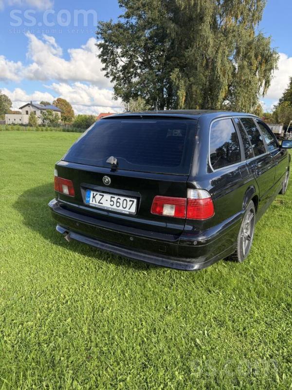 Black BMW 530 2002 in Riga, with an engine capacity of 3.00 L and mileage of 526 thousand km for 3950 €, photo 3 on AUTOMOTO.COM.LV