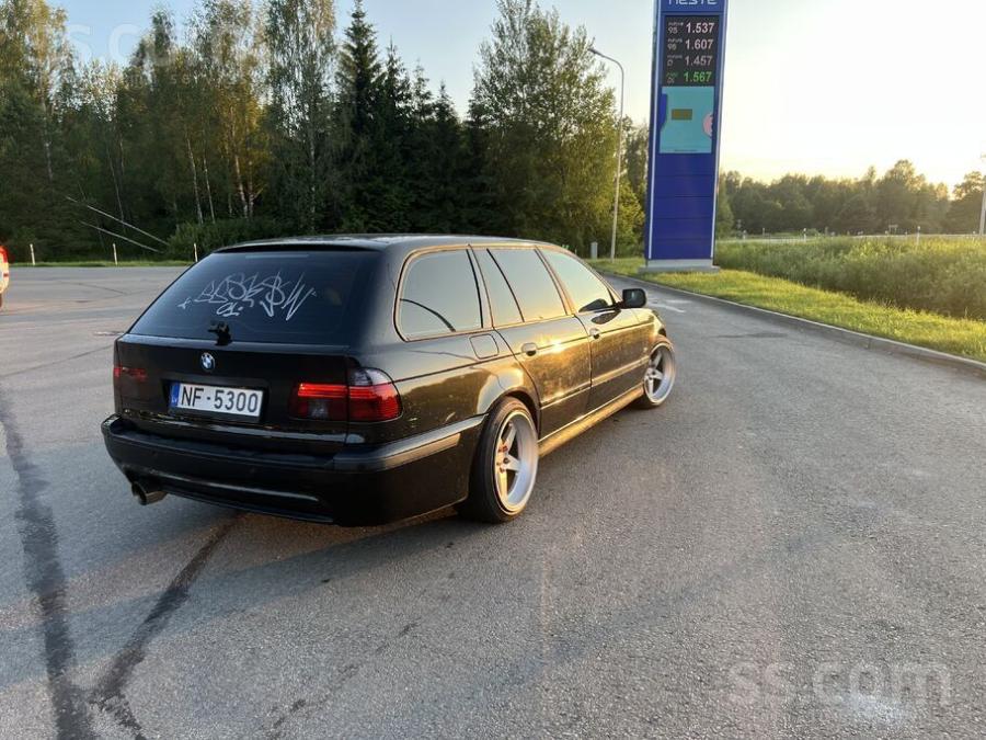 Black BMW 530 2003 in Riga, with an engine capacity of 3.00 L and mileage of 490 thousand km for 5500 €, photo 2 on AUTOMOTO.COM.LV