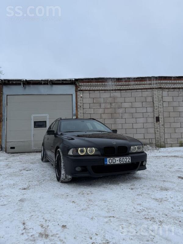 Black BMW 530 2003 in Riga, with an engine capacity of 3.00 L and mileage of 474 thousand km for 2295 €, photo 1 on AUTOMOTO.COM.LV