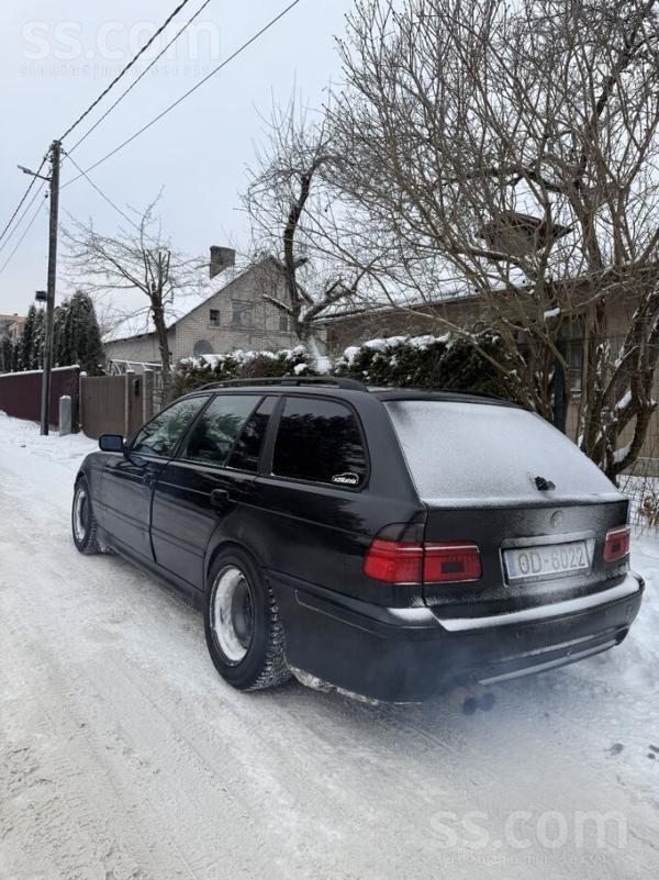 Black BMW 530 2003 in Riga, with an engine capacity of 3.00 L and mileage of 474 thousand km for 2295 €, photo 9 on AUTOMOTO.COM.LV