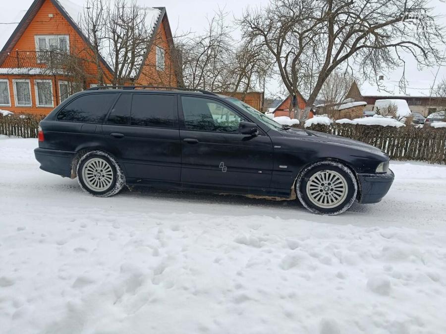 Black BMW 530 2003 in Mazeikiai, with an engine capacity of 3.00 L and mileage of 450 thousand km for 1100 €, photo 2 on AUTOMOTO.COM.LV
