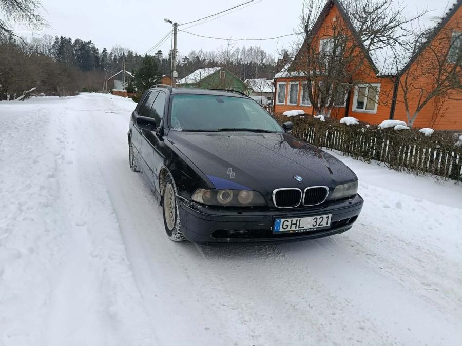 Black BMW 530 2003 in Mazeikiai, with an engine capacity of 3.00 L and mileage of 450 thousand km for 1100 €, photo 3 on AUTOMOTO.COM.LV
