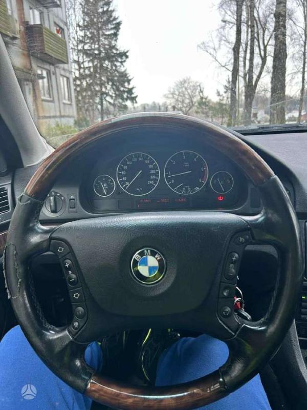 Melns BMW 530 2003 Šilutė, ar dzinēja tilpumu 2.93 L un nobraukumu 415 tūkst. km par 1500 €, foto 2 vietnē AUTOMOTO.COM.LV