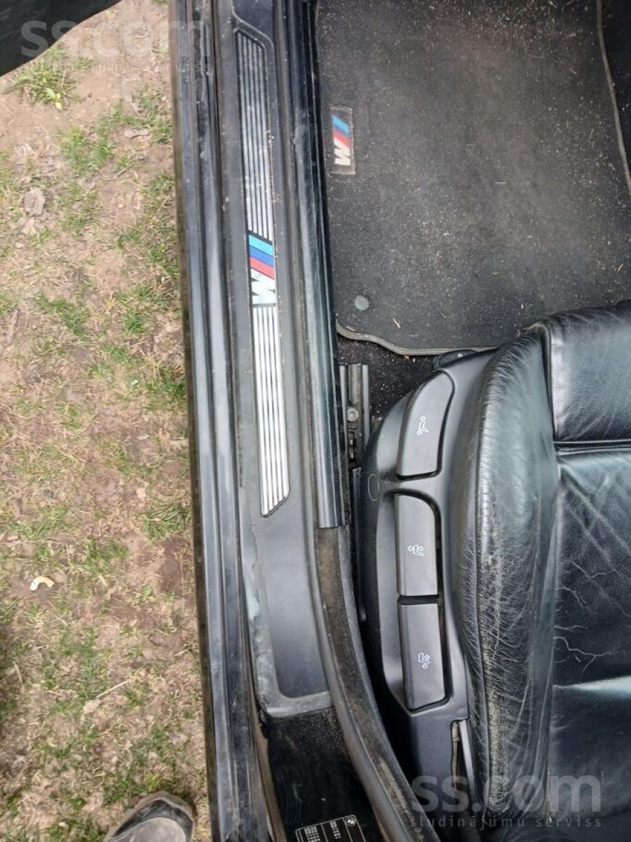 Melns BMW 530 2003 Madona, ar dzinēja tilpumu 3.00 L un nobraukumu 380 tūkst. km par 1650 €, foto 7 vietnē AUTOMOTO.COM.LV