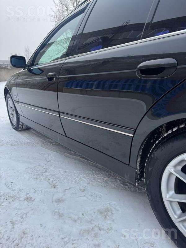 Black BMW 530 2003 in Jurmala, with an engine capacity of 3.00 L and mileage of 0 thousand km for 2888 €, photo 5 on AUTOMOTO.COM.LV