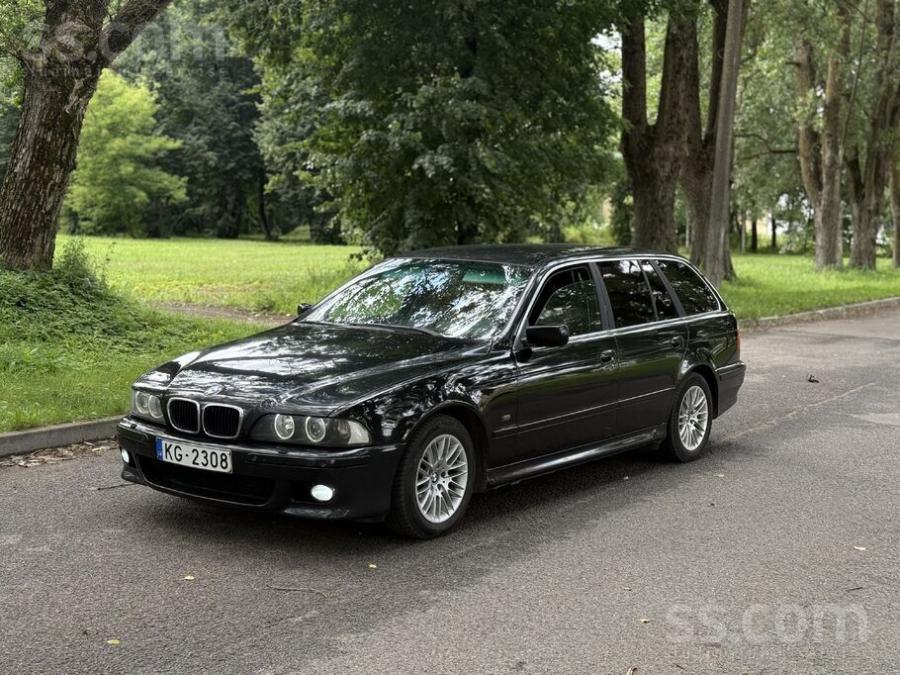 Black BMW 530 2003 in Riga, with an engine capacity of 3.00 L and mileage of 343 thousand km for 2500 €, photo 3 on AUTOMOTO.COM.LV