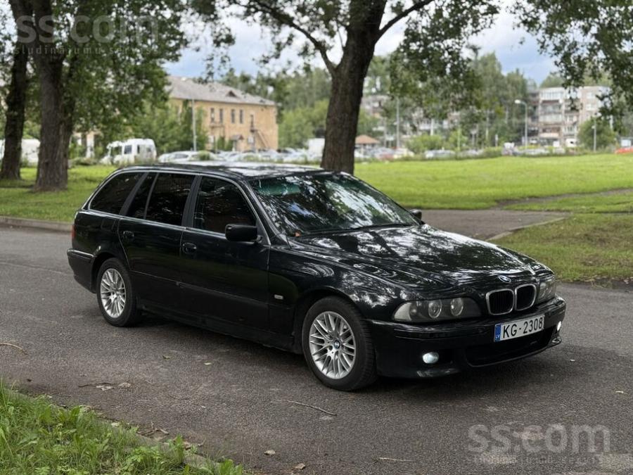 Black BMW 530 2003 in Riga, with an engine capacity of 3.00 L and mileage of 343 thousand km for 2500 €, photo 4 on AUTOMOTO.COM.LV