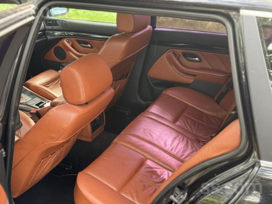Black BMW 530 2003 in Riga, with an engine capacity of 3.00 L and mileage of 343 thousand km for 2500 €, photo 9 on AUTOMOTO.COM.LV