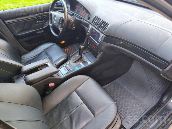 Melns BMW 530 2003 Ludza, ar dzinēja tilpumu 3.00 L un nobraukumu 500 tūkst. km par 2300 €, foto 9 vietnē AUTOMOTO.COM.LV