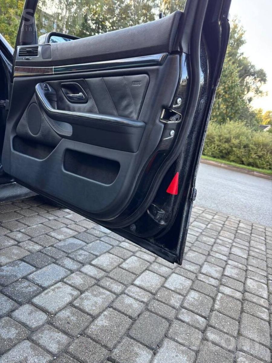 Black BMW 530 2003 in Rezekne, with an engine capacity of 3.00 L and mileage of 352 thousand km for 2680 €, photo 6 on AUTOMOTO.COM.LV