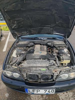 Melns BMW 530 2003 Šauļi, ar dzinēja tilpumu 2.93 L un nobraukumu 412 tūkst. km par 2500 €, foto 16 vietnē AUTOMOTO.COM.LV