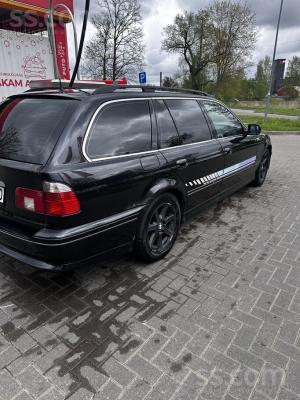 Melns BMW 530 2003 Rīga, ar dzinēja tilpumu 3.00 L un nobraukumu 330 tūkst. km par 2500 €, foto  vietnē AUTOMOTO.COM.LV