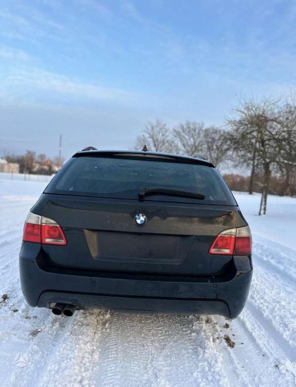 Black BMW 530 2004 in Silute, with an engine capacity of 2.99 L and mileage of 430 thousand km for 3450 €, photo 4 on AUTOMOTO.COM.LV