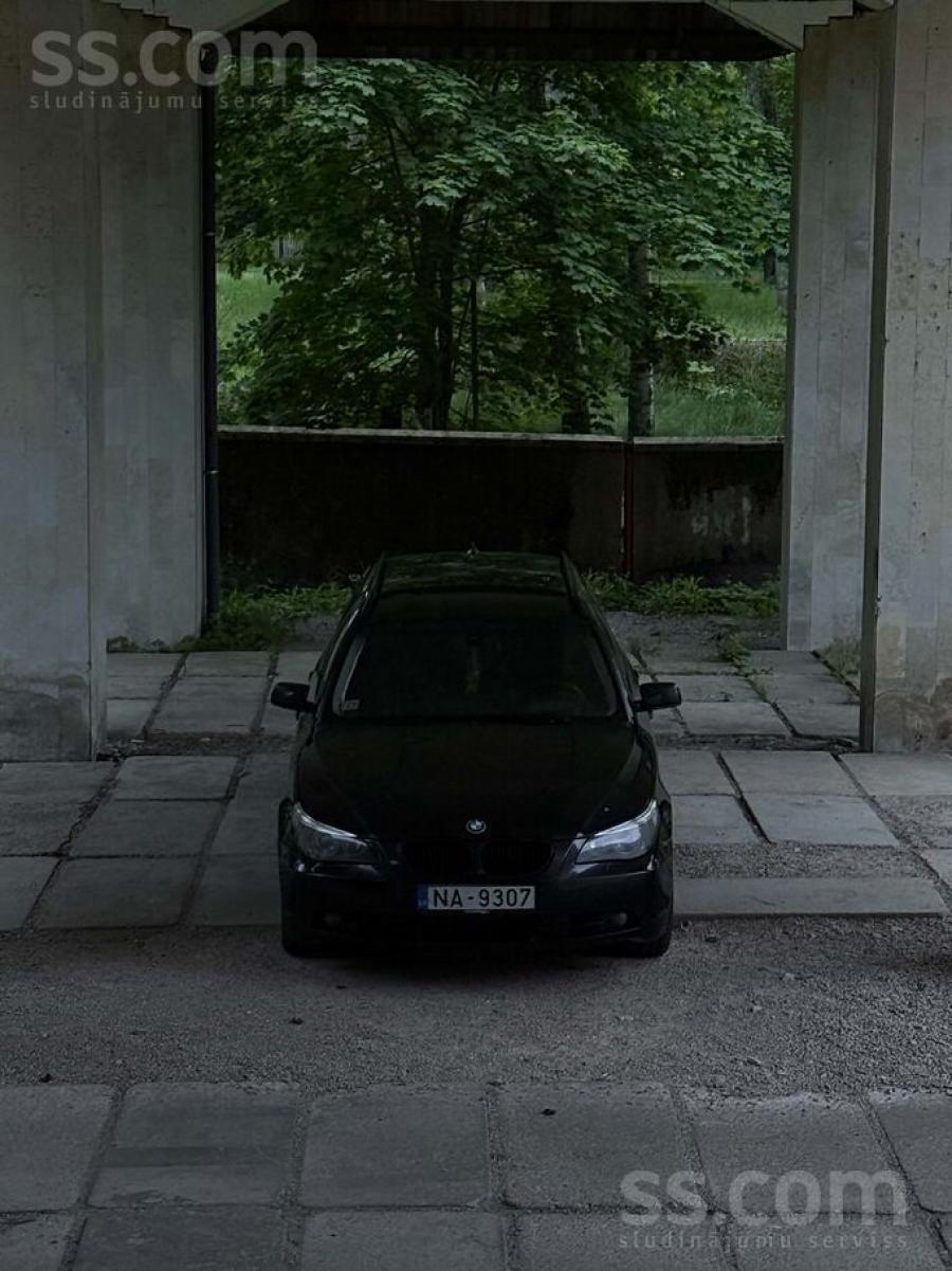 Black BMW 530 2004 in Jurmala, with an engine capacity of 3.00 L and mileage of 485 thousand km for 3300 €, photo 4 on AUTOMOTO.COM.LV