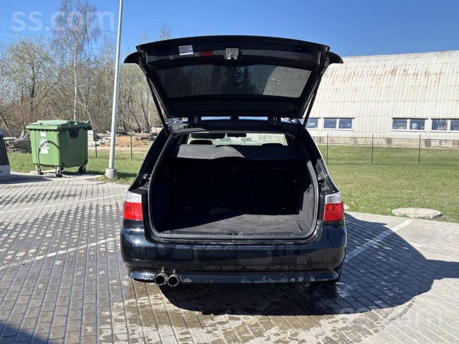 Melns BMW 530 2004 Jelgava, ar dzinēja tilpumu 3.00 L un nobraukumu 296 tūkst. km par 2890 €, foto 11 vietnē AUTOMOTO.COM.LV