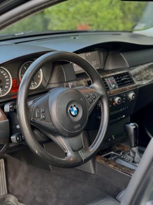Melns BMW 530 2004 Rīga, ar dzinēja tilpumu 3.00 L un nobraukumu 280 tūkst. km par 3900 €, foto 26 vietnē AUTOMOTO.COM.LV