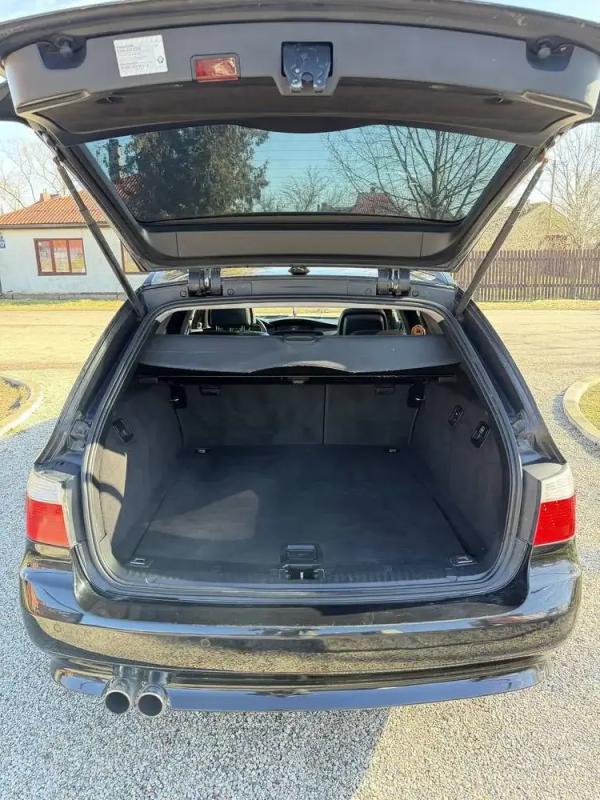 Black BMW 530 2004 in Ventspils, with an engine capacity of 3.00 L and mileage of 304 thousand km for 3100 €, photo 9 on AUTOMOTO.COM.LV