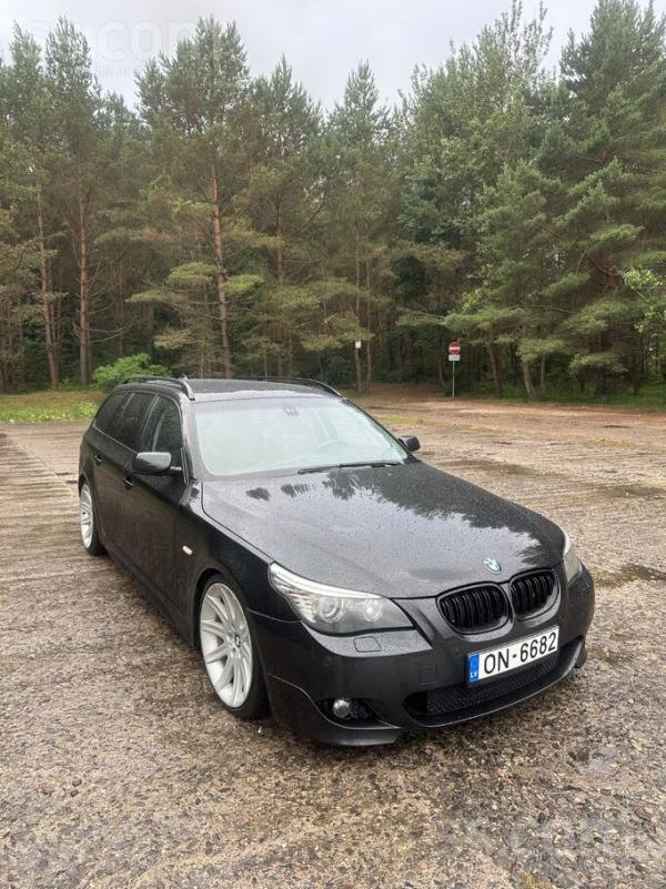 Black BMW 530 2004 in Liepaja, with an engine capacity of 3.00 L and mileage of 468 thousand km for 4600 €, photo 1 on AUTOMOTO.COM.LV