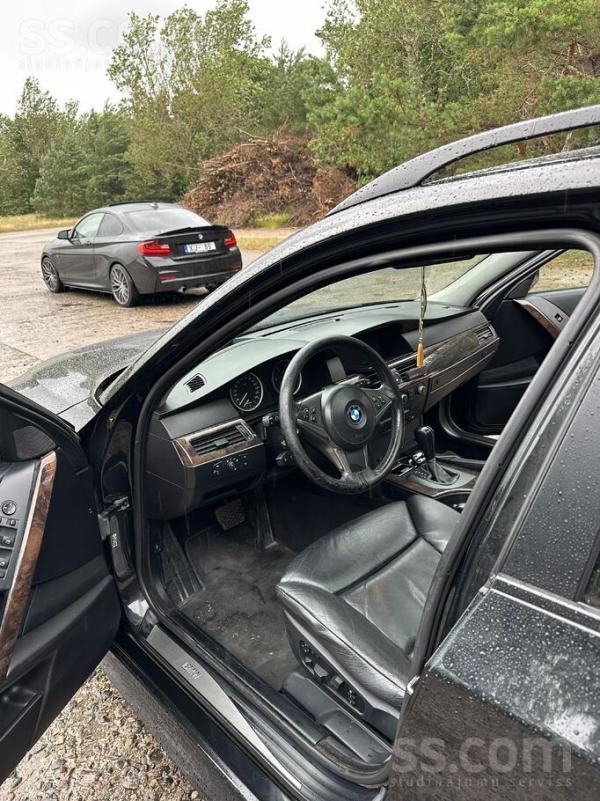 Melns BMW 530 2004 Liepāja, ar dzinēja tilpumu 3.00 L un nobraukumu 468 tūkst. km par 4600 €, foto 5 vietnē AUTOMOTO.COM.LV