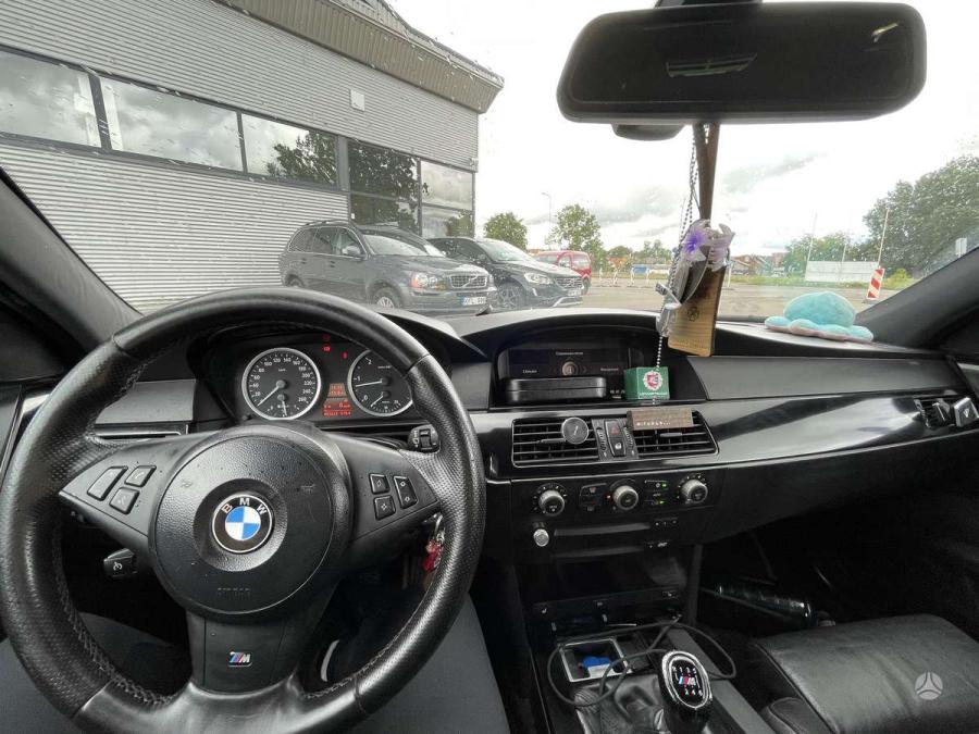 Melns BMW 530 2004 Radviliškis, ar dzinēja tilpumu 2.99 L un nobraukumu 402 tūkst. km par 3500 €, foto 7 vietnē AUTOMOTO.COM.LV