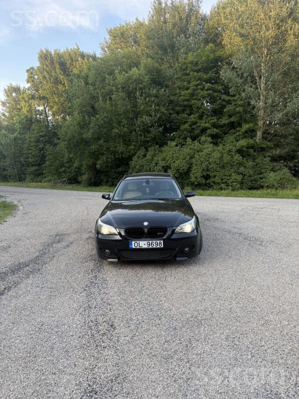 Black BMW 530 2004 in Tukums, with an engine capacity of 3.00 L and mileage of 288 thousand km for 3300 €, photo 2 on AUTOMOTO.COM.LV