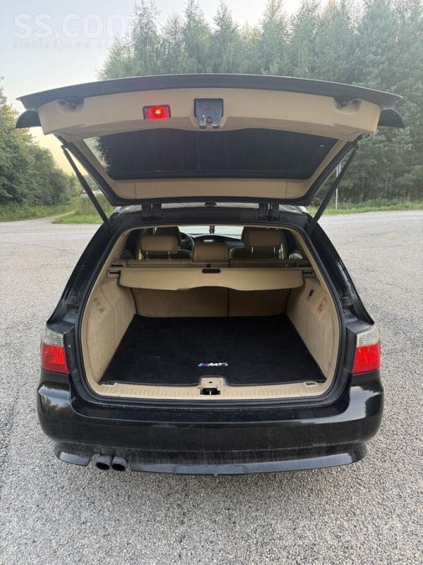 Black BMW 530 2004 in Tukums, with an engine capacity of 3.00 L and mileage of 288 thousand km for 3300 €, photo 8 on AUTOMOTO.COM.LV