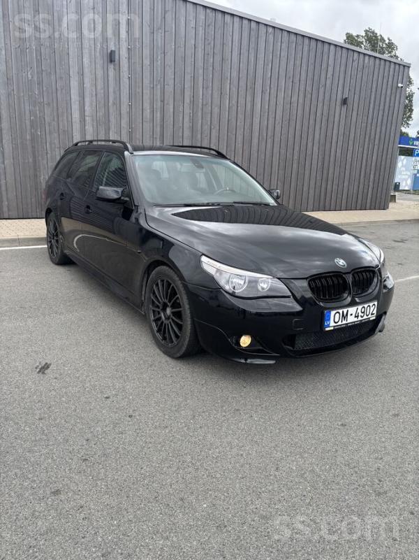 Melns BMW 530 2004 Liepāja, ar dzinēja tilpumu 3.00 L un nobraukumu 418 tūkst. km par 3590 €, foto 1 vietnē AUTOMOTO.COM.LV