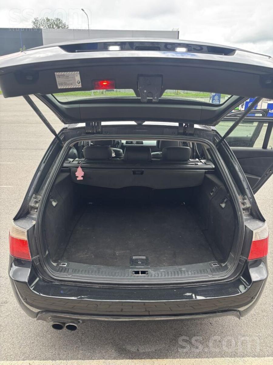 Melns BMW 530 2004 Liepāja, ar dzinēja tilpumu 3.00 L un nobraukumu 418 tūkst. km par 3590 €, foto 12 vietnē AUTOMOTO.COM.LV