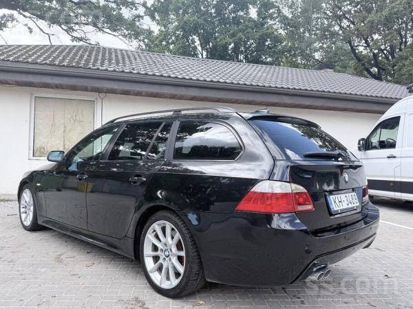 Black BMW 530 2004 in Riga, with an engine capacity of 3.00 L and mileage of 318 thousand km for 4150 €, photo 4 on AUTOMOTO.COM.LV