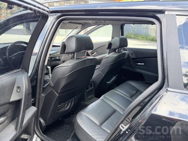 Black BMW 530 2004 in Riga, with an engine capacity of 3.00 L and mileage of 318 thousand km for 4150 €, photo 8 on AUTOMOTO.COM.LV