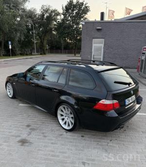 Black BMW 530 2004 in Liepaja, with an engine capacity of 3.00 L and mileage of 0 thousand km for 4650 €, photo 3 on AUTOMOTO.COM.LV