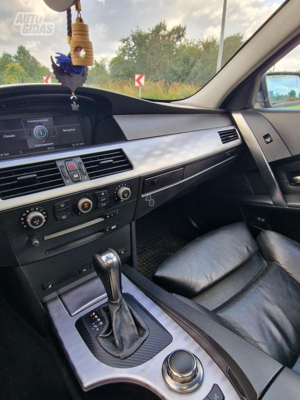 BMW 530 2004 in Klaipeda on AUTOMOTO.COM.LV Black BMW 530 2004 in Klaipeda, with an engine capacity of 3.00 L and mileage of 415 thousand km for 3100 €, photo 8 on AUTOMOTO.COM.LV