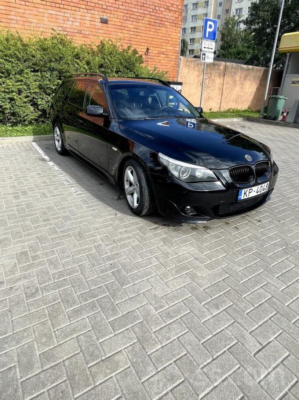Melns BMW 530 2004 Jelgava, ar dzinēja tilpumu 3.00 L un nobraukumu 351 tūkst. km par 4700 €, foto 1 vietnē AUTOMOTO.COM.LV
