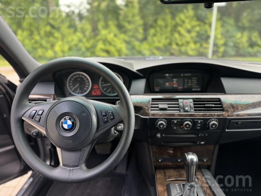 Black BMW 530 2005 in Jelgava, with an engine capacity of 3.00 L and mileage of 415 thousand km for 4700 €, photo 12 on AUTOMOTO.COM.LV