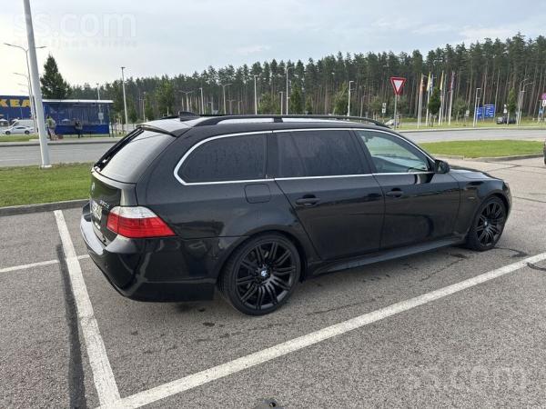 Black BMW 530 2005 in Riga, with an engine capacity of 3.00 L and mileage of 303 thousand km for 6000 €, photo 3 on AUTOMOTO.COM.LV