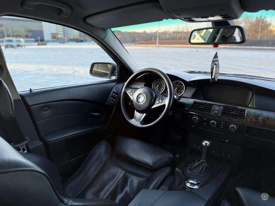 Melns BMW 530 2005 Viļņa, ar dzinēja tilpumu 2.99 L un nobraukumu 300 tūkst. km par 3350 €, foto 12 vietnē AUTOMOTO.COM.LV