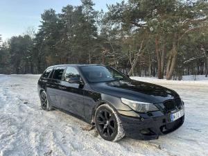 Melns BMW 530 2005 Kauņa, ar dzinēja tilpumu 2.99 L un nobraukumu 370 tūkst. km par 4000 €, foto  vietnē AUTOMOTO.COM.LV