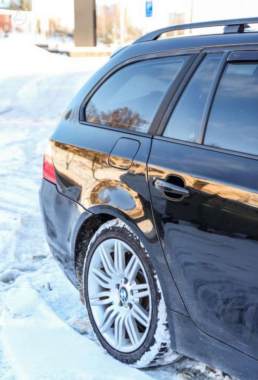 Melns BMW 530 2005 Viļņa, ar dzinēja tilpumu 2.99 L un nobraukumu 358 tūkst. km par 3900 €, foto 15 vietnē AUTOMOTO.COM.LV