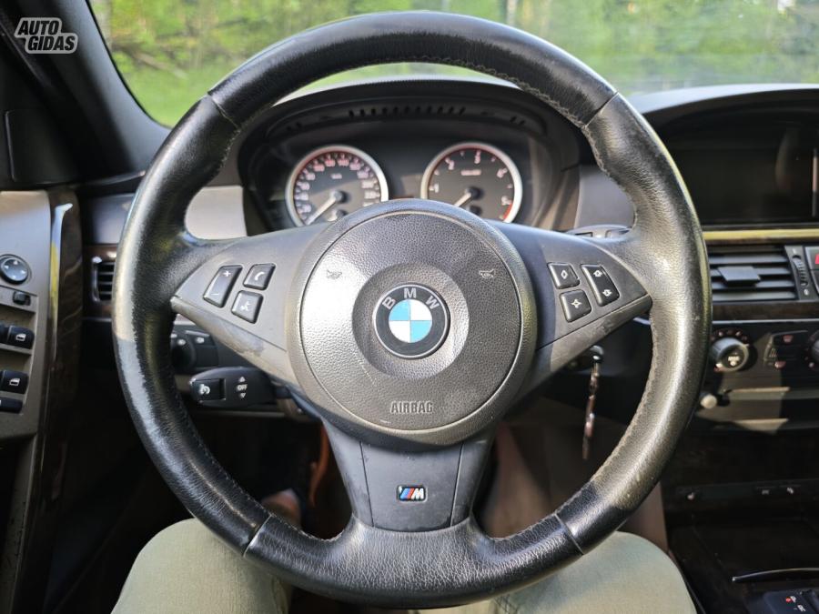 Melns BMW 530 2005 Visaginas, ar dzinēja tilpumu 3.00 L un nobraukumu 348 tūkst. km par 2500 €, foto 12 vietnē AUTOMOTO.COM.LV