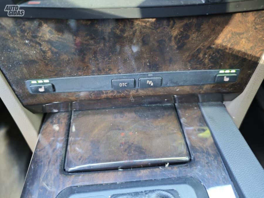 Melns BMW 530 2005 Visaginas, ar dzinēja tilpumu 3.00 L un nobraukumu 348 tūkst. km par 2500 €, foto 13 vietnē AUTOMOTO.COM.LV