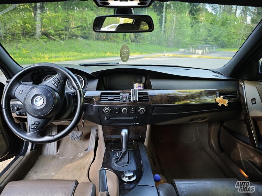 Melns BMW 530 2005 Visaginas, ar dzinēja tilpumu 3.00 L un nobraukumu 348 tūkst. km par 2500 €, foto 16 vietnē AUTOMOTO.COM.LV
