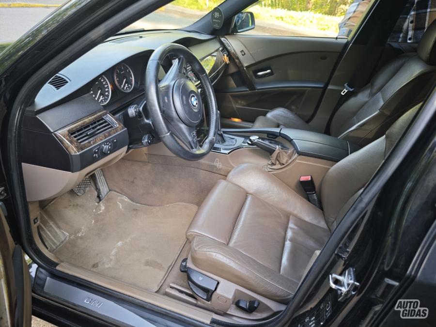 Melns BMW 530 2005 Visaginas, ar dzinēja tilpumu 3.00 L un nobraukumu 348 tūkst. km par 2500 €, foto 18 vietnē AUTOMOTO.COM.LV