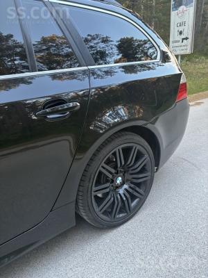 Melns BMW 530 2005 Liepāja, ar dzinēja tilpumu 3.00 L un nobraukumu 312 tūkst. km par 4750 €, foto 13 vietnē AUTOMOTO.COM.LV