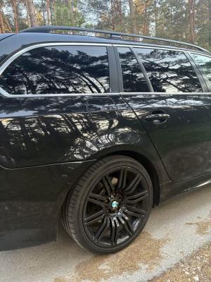 Melns BMW 530 2005 Liepāja, ar dzinēja tilpumu 3.00 L un nobraukumu 312 tūkst. km par 4750 €, foto 19 vietnē AUTOMOTO.COM.LV
