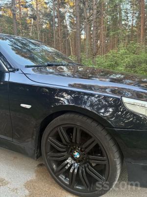 Melns BMW 530 2005 Liepāja, ar dzinēja tilpumu 3.00 L un nobraukumu 312 tūkst. km par 4750 €, foto 21 vietnē AUTOMOTO.COM.LV