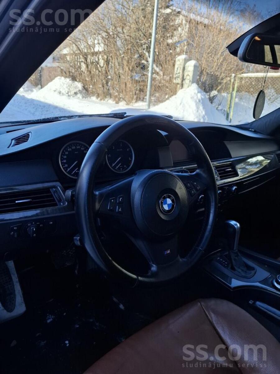 Black BMW 530 2005 in Jelgava, with an engine capacity of 3.00 L and mileage of 425 thousand km for 2500 €, photo 12 on AUTOMOTO.COM.LV