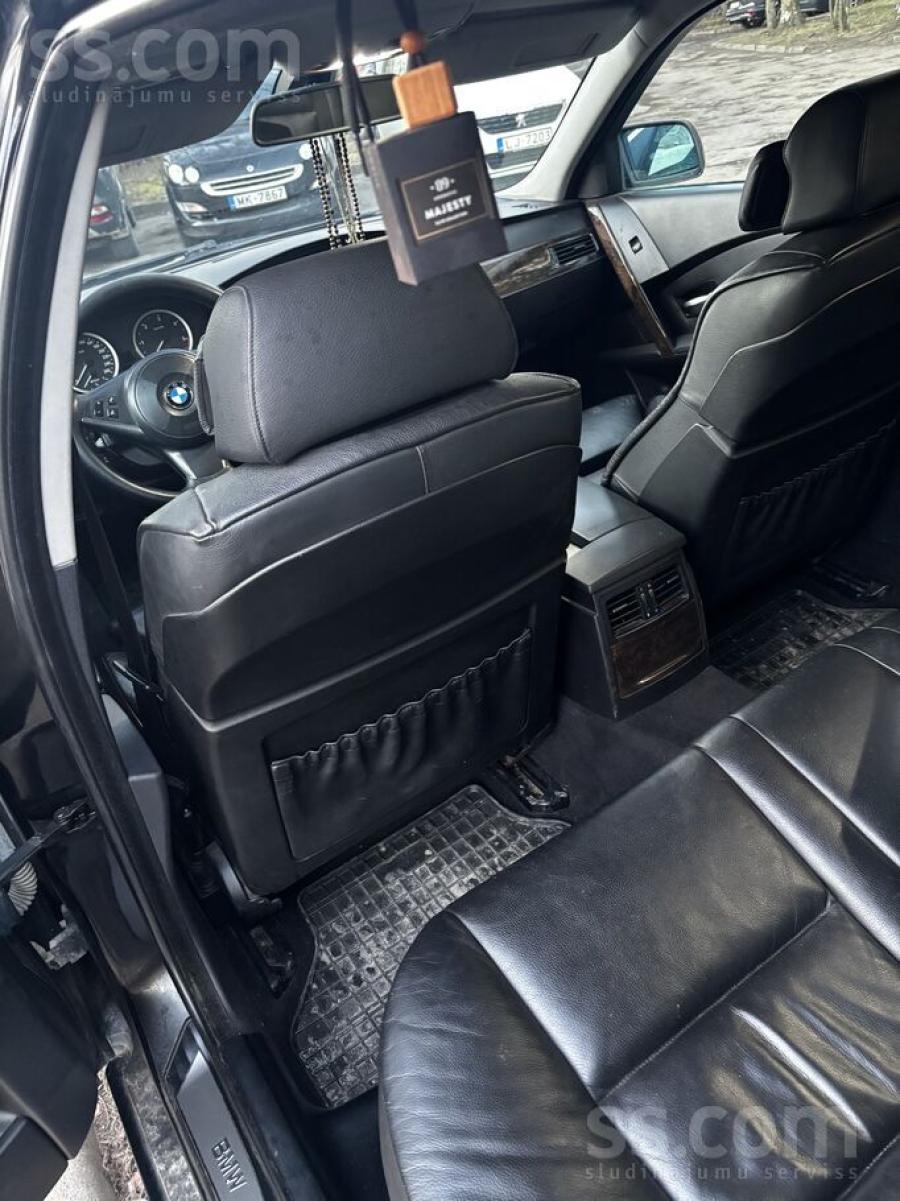 Black BMW 530 2005 in Riga, with an engine capacity of 3.00 L and mileage of 354 thousand km for 2690 €, photo 8 on AUTOMOTO.COM.LV