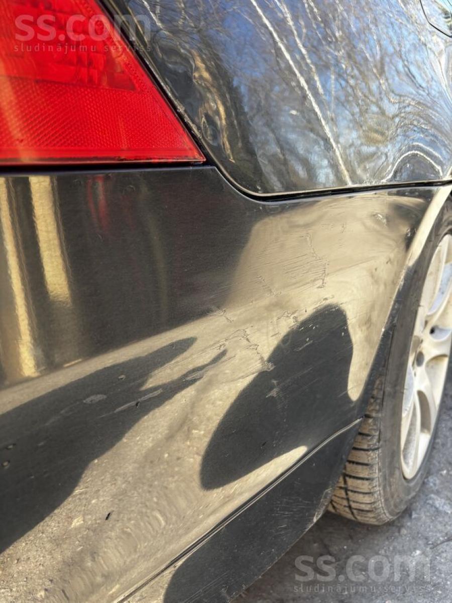 Black BMW 530 2005 in Riga, with an engine capacity of 3.00 L and mileage of 354 thousand km for 2690 €, photo 25 on AUTOMOTO.COM.LV