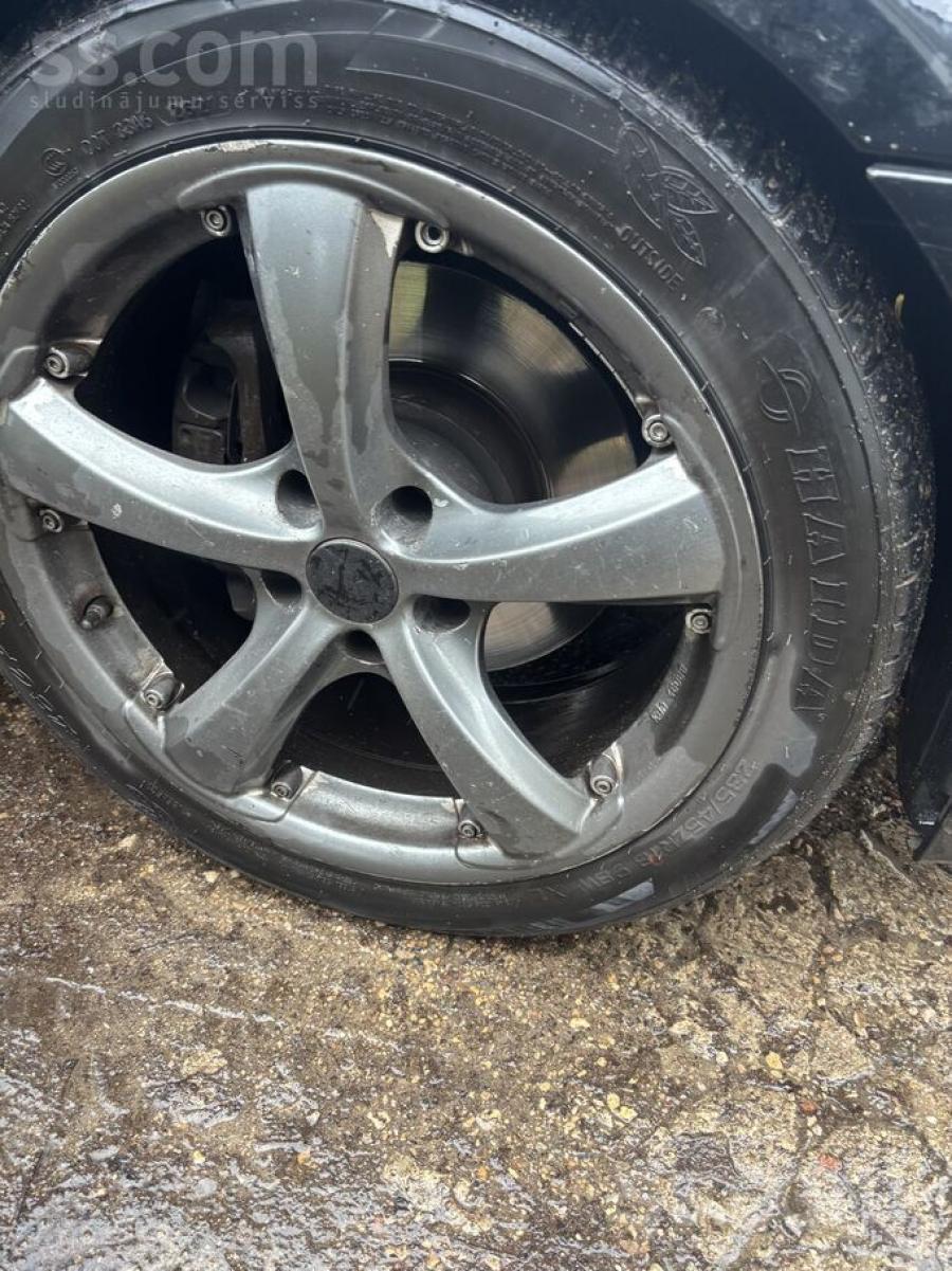 Black BMW 530 2005 in Riga, with an engine capacity of 3.00 L and mileage of 354 thousand km for 2690 €, photo 31 on AUTOMOTO.COM.LV